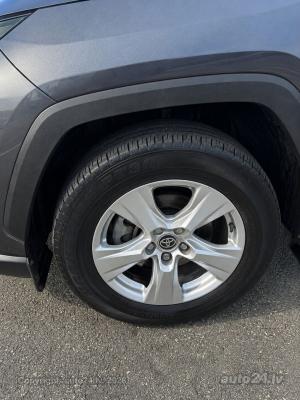Pelēks Toyota RAV4 2021 Tallina, ar dzinēja tilpumu 2.00 L un nobraukumu 88 tūkst. km par 27900 €, foto 6 vietnē AUTOMOTO.COM.LV