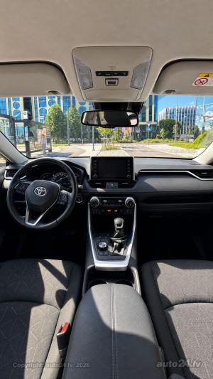 Pelēks Toyota RAV4 2021 Tallina, ar dzinēja tilpumu 2.00 L un nobraukumu 88 tūkst. km par 27900 €, foto 9 vietnē AUTOMOTO.COM.LV