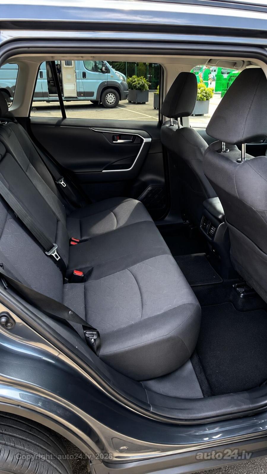 Pelēks Toyota RAV4 2021 Tallina, ar dzinēja tilpumu 2.00 L un nobraukumu 88 tūkst. km par 27900 €, foto 11 vietnē AUTOMOTO.COM.LV