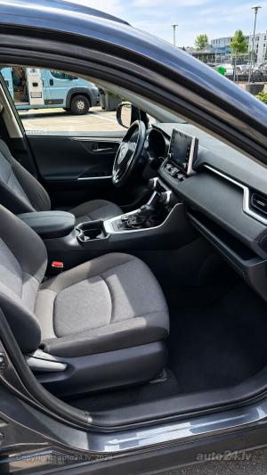 Pelēks Toyota RAV4 2021 Tallina, ar dzinēja tilpumu 2.00 L un nobraukumu 88 tūkst. km par 27900 €, foto 12 vietnē AUTOMOTO.COM.LV