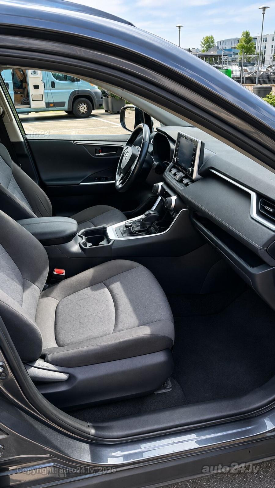Pelēks Toyota RAV4 2021 Tallina, ar dzinēja tilpumu 2.00 L un nobraukumu 88 tūkst. km par 27900 €, foto 12 vietnē AUTOMOTO.COM.LV