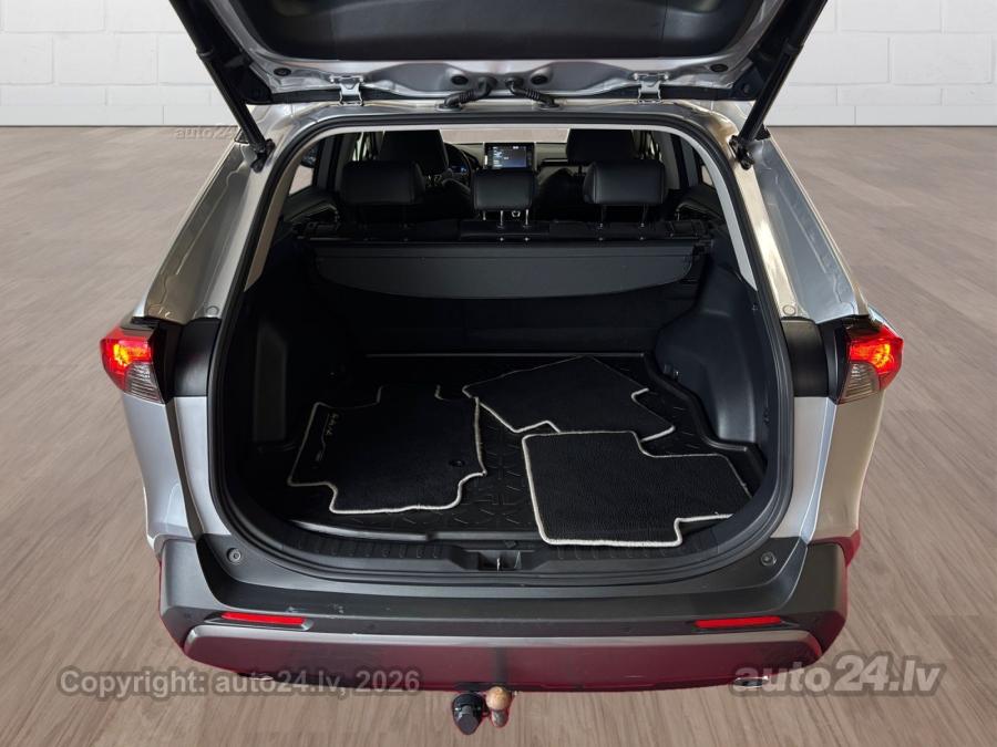 Grey Toyota RAV4 2021 in Tartu, with an engine capacity of 2.50 L and mileage of 133 thousand km for 26190 €, photo 11 on AUTOMOTO.COM.LV