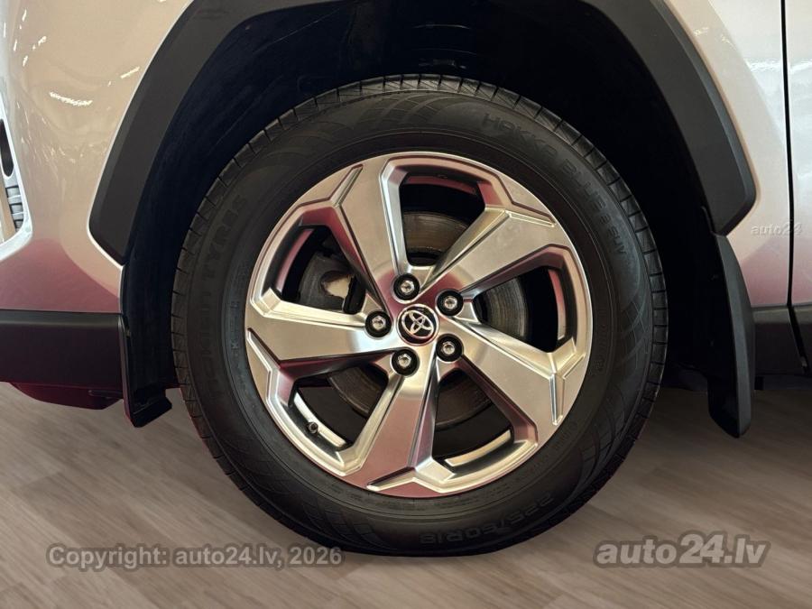Grey Toyota RAV4 2021 in Tartu, with an engine capacity of 2.50 L and mileage of 133 thousand km for 26190 €, photo 16 on AUTOMOTO.COM.LV