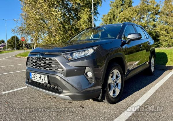 Grey Toyota RAV4 2021 in Tallinn, with an engine capacity of 2.00 L and mileage of 80 thousand km for 25900 €, photo 6 on AUTOMOTO.COM.LV
