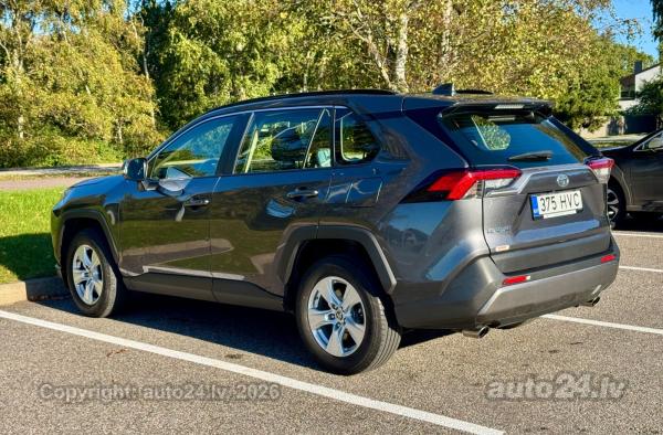 Grey Toyota RAV4 2021 in Tallinn, with an engine capacity of 2.00 L and mileage of 80 thousand km for 25900 €, photo 9 on AUTOMOTO.COM.LV