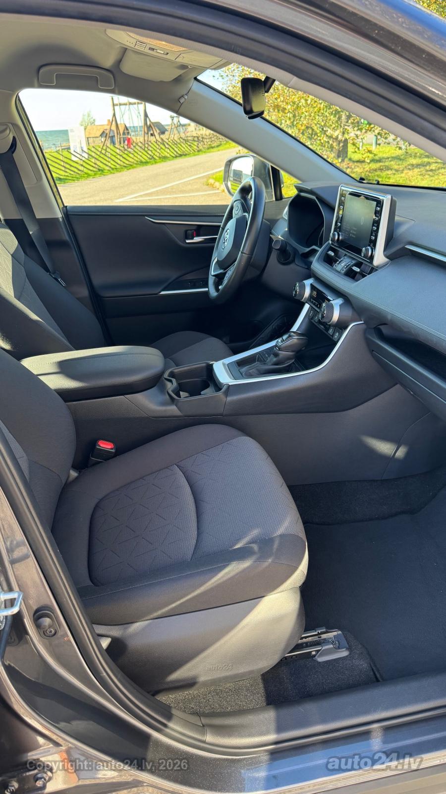 Серый Тойота РАВ 4 2021 в Таллин, объемом двигателя 2.00 л и пробегом 80 тыс. км за 25900 €, фото 16 на AUTOMOTO.COM.LV