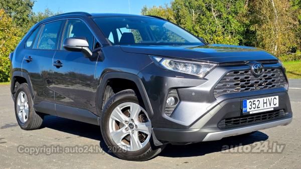 Grey Toyota RAV4 2021 in Tallinn, with an engine capacity of 2.00 L and mileage of 49 thousand km for 26900 €, photo 4 on AUTOMOTO.COM.LV