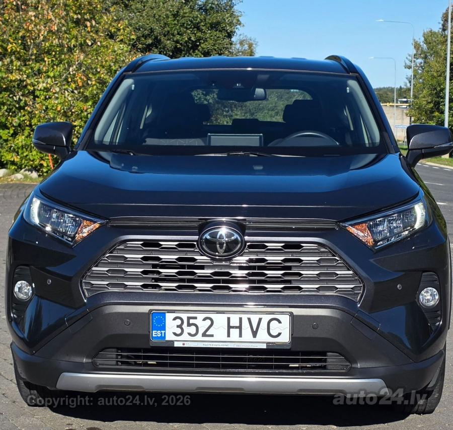 Grey Toyota RAV4 2021 in Tallinn, with an engine capacity of 2.00 L and mileage of 49 thousand km for 26900 €, photo 5 on AUTOMOTO.COM.LV