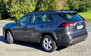 Grey Toyota RAV4 2021 in Tallinn, with an engine capacity of 2.00 L and mileage of 49 thousand km for 26900 €, photo 6 on AUTOMOTO.COM.LV