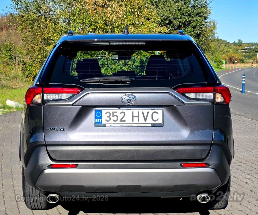 Grey Toyota RAV4 2021 in Tallinn, with an engine capacity of 2.00 L and mileage of 49 thousand km for 26900 €, photo 7 on AUTOMOTO.COM.LV