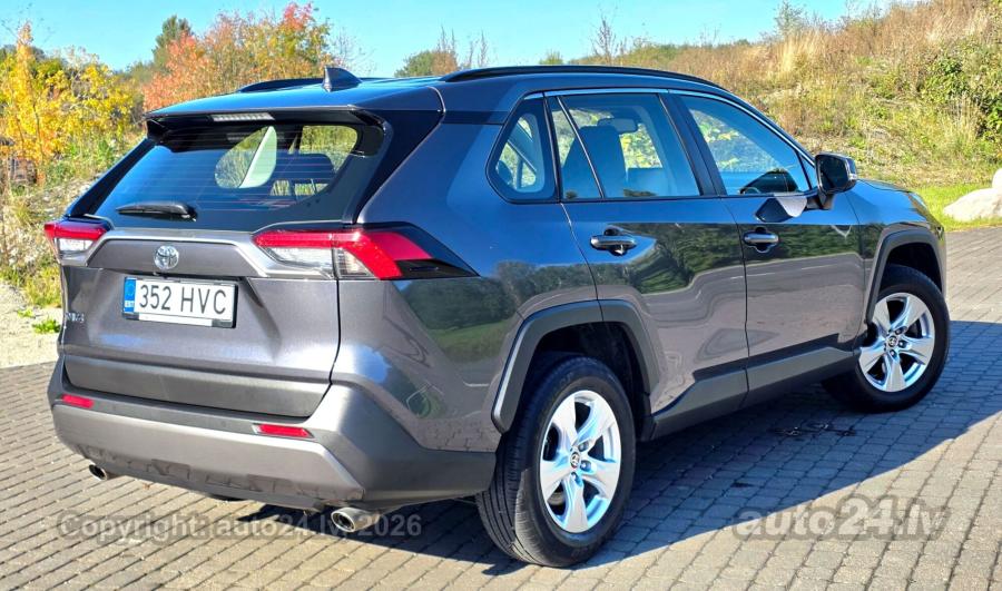 Grey Toyota RAV4 2021 in Tallinn, with an engine capacity of 2.00 L and mileage of 49 thousand km for 26900 €, photo 8 on AUTOMOTO.COM.LV