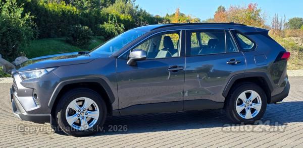 Grey Toyota RAV4 2021 in Tallinn, with an engine capacity of 2.00 L and mileage of 49 thousand km for 26900 €, photo 10 on AUTOMOTO.COM.LV