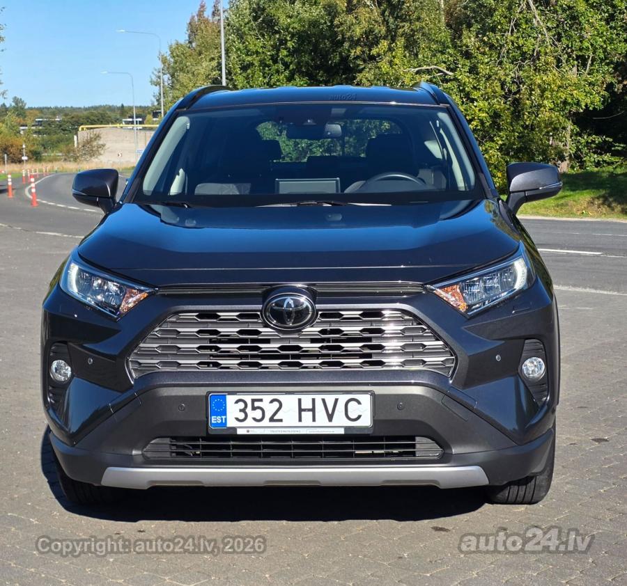 Grey Toyota RAV4 2021 in Tallinn, with an engine capacity of 2.00 L and mileage of 49 thousand km for 26900 €, photo 11 on AUTOMOTO.COM.LV