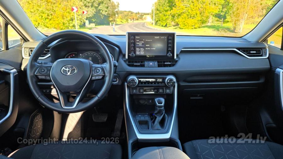 Grey Toyota RAV4 2021 in Tallinn, with an engine capacity of 2.00 L and mileage of 49 thousand km for 26900 €, photo 12 on AUTOMOTO.COM.LV