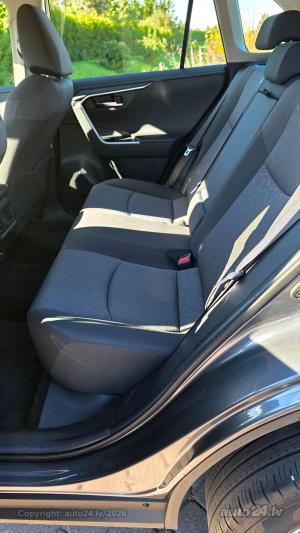 Grey Toyota RAV4 2021 in Tallinn, with an engine capacity of 2.00 L and mileage of 49 thousand km for 26900 €, photo 16 on AUTOMOTO.COM.LV
