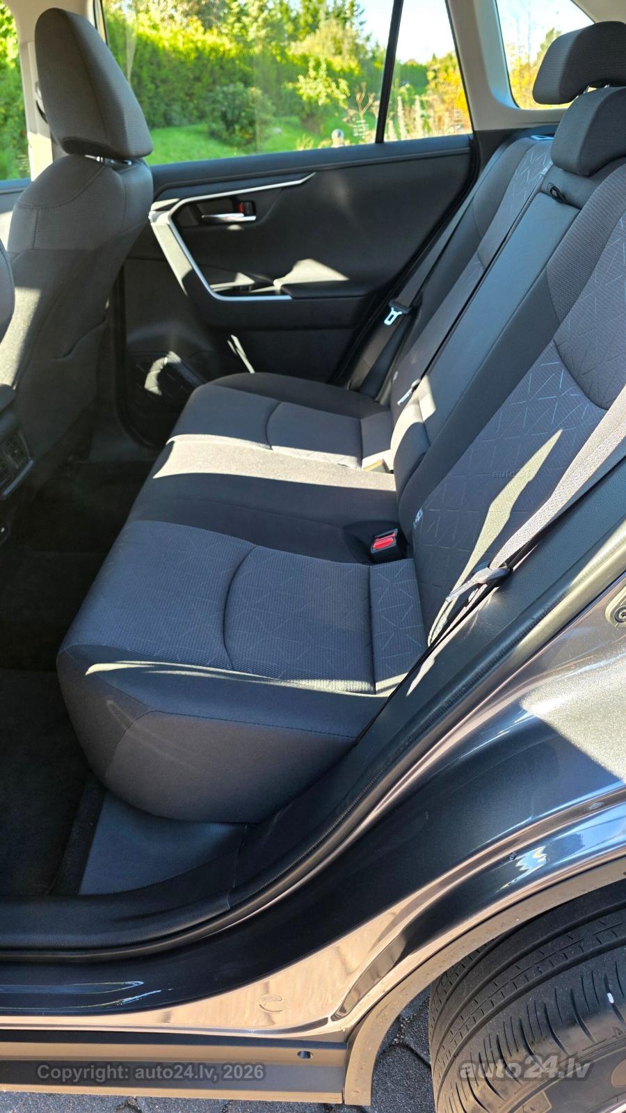 Grey Toyota RAV4 2021 in Tallinn, with an engine capacity of 2.00 L and mileage of 49 thousand km for 26900 €, photo 16 on AUTOMOTO.COM.LV