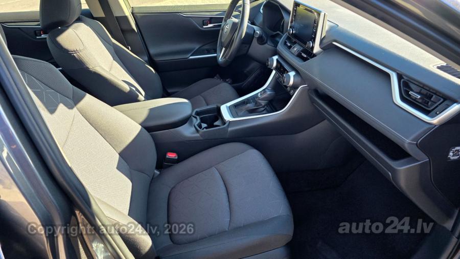 Grey Toyota RAV4 2021 in Tallinn, with an engine capacity of 2.00 L and mileage of 49 thousand km for 26900 €, photo 18 on AUTOMOTO.COM.LV