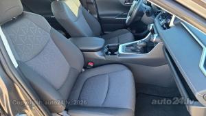 Grey Toyota RAV4 2021 in Tallinn, with an engine capacity of 2.00 L and mileage of 49 thousand km for 26900 €, photo 19 on AUTOMOTO.COM.LV