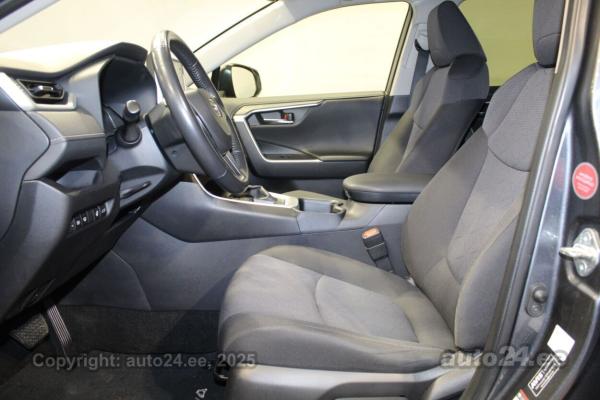 Pelēks Toyota RAV4 2022 Tallina, ar dzinēja tilpumu 2.00 L un nobraukumu 93 tūkst. km par 23990 €, foto 11 vietnē AUTOMOTO.COM.LV
