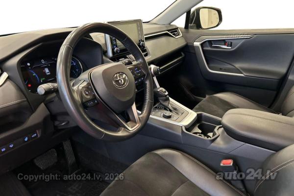 Grey Toyota RAV4 2022 in Parnu, with an engine capacity of 2.50 L and mileage of 189 thousand km for 25950 €, photo 11 on AUTOMOTO.COM.LV