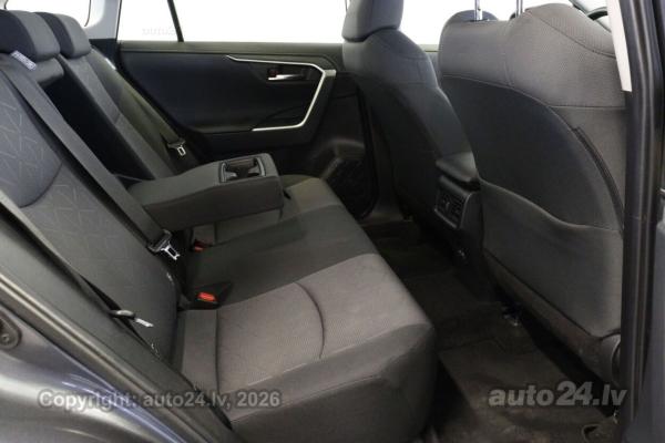 Pelēks Toyota RAV4 2022 Tallina, ar dzinēja tilpumu 1.99 L un nobraukumu 67 tūkst. km par 26900 €, foto 7 vietnē AUTOMOTO.COM.LV