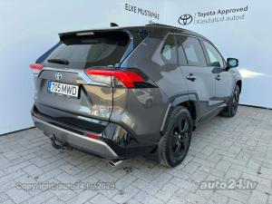 Pelēks Toyota RAV4 2022 Tallina, ar dzinēja tilpumu 2.49 L un nobraukumu 93 tūkst. km par 35995 €, foto 2 vietnē AUTOMOTO.COM.LV