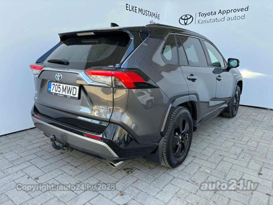 Pelēks Toyota RAV4 2022 Tallina, ar dzinēja tilpumu 2.49 L un nobraukumu 93 tūkst. km par 35995 €, foto 2 vietnē AUTOMOTO.COM.LV