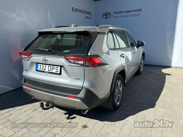 Pelēks Toyota RAV4 2022 Tallina, ar dzinēja tilpumu 1.99 L un nobraukumu 49 tūkst. km par 22995 €, foto 2 vietnē AUTOMOTO.COM.LV