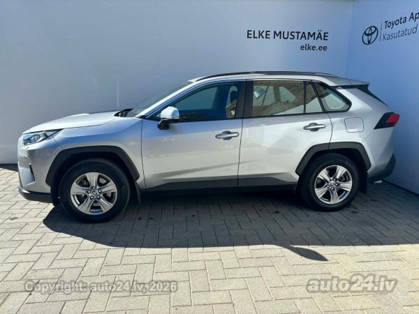 Pelēks Toyota RAV4 2022 Tallina, ar dzinēja tilpumu 1.99 L un nobraukumu 49 tūkst. km par 22995 €, foto 3 vietnē AUTOMOTO.COM.LV