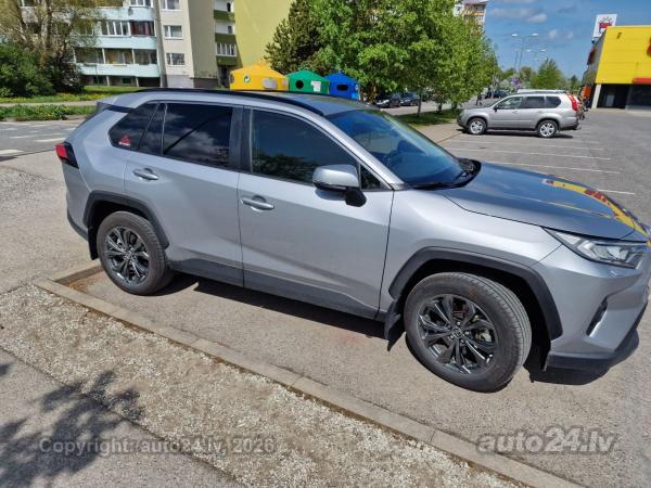 Серый Тойота РАВ 4 2022 в Таллин, объемом двигателя 2.50 л и пробегом 42 тыс. км за 32800 €, фото 3 на AUTOMOTO.COM.LV