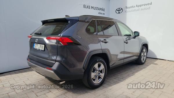 Grey Toyota RAV4 2022 in Tallinn, with an engine capacity of 1.99 L and mileage of 93 thousand km for 23995 €, photo 2 on AUTOMOTO.COM.LV