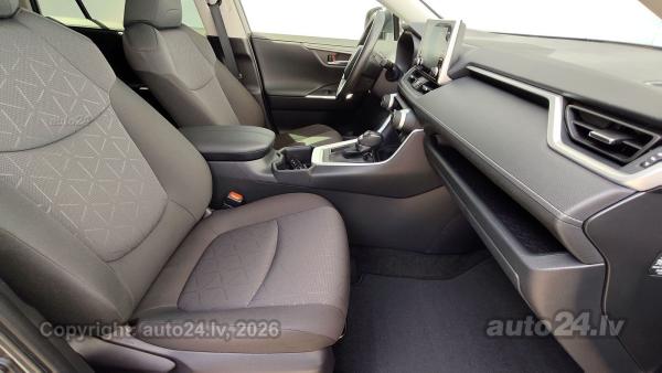 Grey Toyota RAV4 2022 in Tallinn, with an engine capacity of 1.99 L and mileage of 93 thousand km for 23995 €, photo 6 on AUTOMOTO.COM.LV