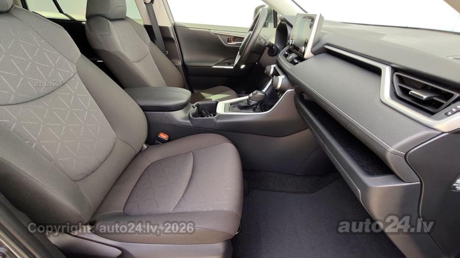 Pelēks Toyota RAV4 2022 Tallina, ar dzinēja tilpumu 1.99 L un nobraukumu 93 tūkst. km par 23995 €, foto 7 vietnē AUTOMOTO.COM.LV