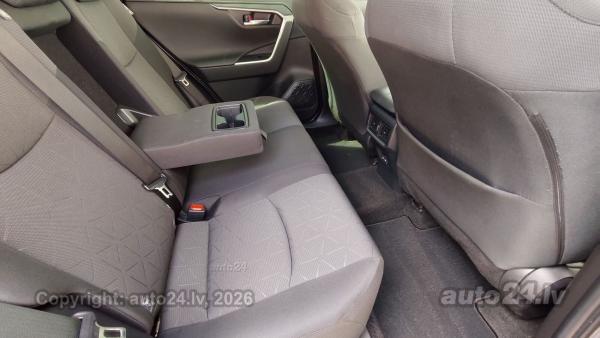 Grey Toyota RAV4 2022 in Tallinn, with an engine capacity of 1.99 L and mileage of 93 thousand km for 23995 €, photo 7 on AUTOMOTO.COM.LV
