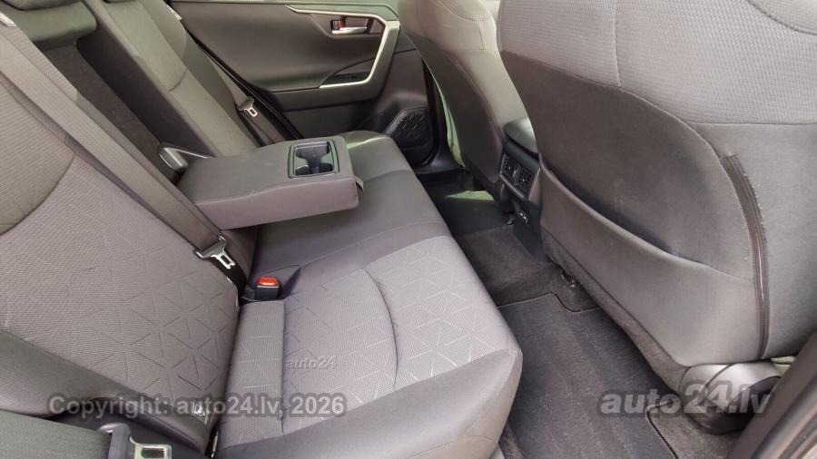 Pelēks Toyota RAV4 2022 Tallina, ar dzinēja tilpumu 1.99 L un nobraukumu 93 tūkst. km par 23995 €, foto 8 vietnē AUTOMOTO.COM.LV