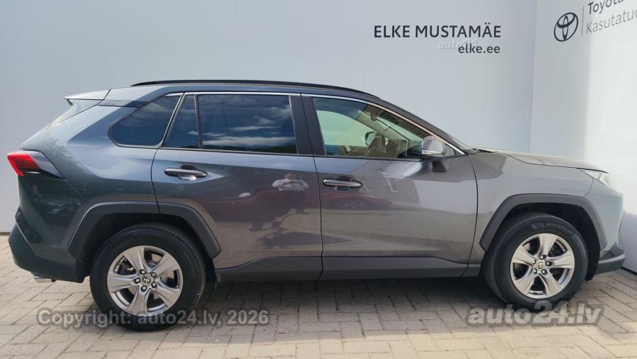 Pelēks Toyota RAV4 2022 Tallina, ar dzinēja tilpumu 1.99 L un nobraukumu 93 tūkst. km par 23995 €, foto 16 vietnē AUTOMOTO.COM.LV