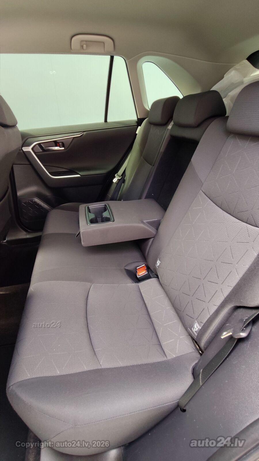 Pelēks Toyota RAV4 2022 Tallina, ar dzinēja tilpumu 1.99 L un nobraukumu 93 tūkst. km par 23995 €, foto 18 vietnē AUTOMOTO.COM.LV