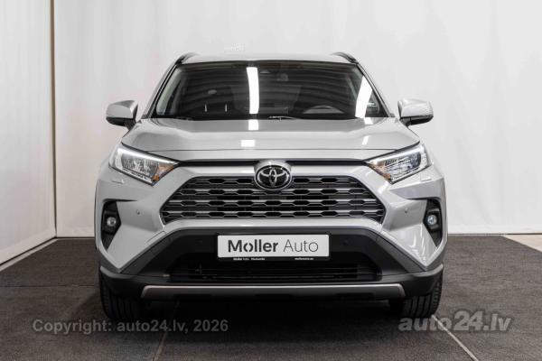Pelēks Toyota RAV4 2022 Tallina, ar dzinēja tilpumu 2.00 L un nobraukumu 50 tūkst. km par 28500 €, foto 2 vietnē AUTOMOTO.COM.LV