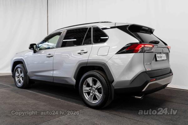 Pelēks Toyota RAV4 2022 Tallina, ar dzinēja tilpumu 2.00 L un nobraukumu 50 tūkst. km par 28500 €, foto 3 vietnē AUTOMOTO.COM.LV
