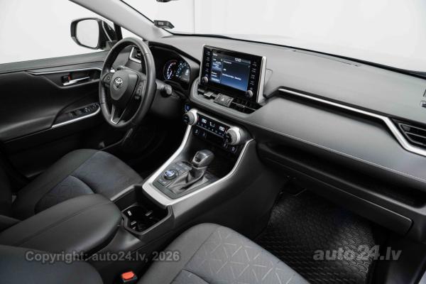 Pelēks Toyota RAV4 2022 Tallina, ar dzinēja tilpumu 2.00 L un nobraukumu 50 tūkst. km par 28500 €, foto 7 vietnē AUTOMOTO.COM.LV
