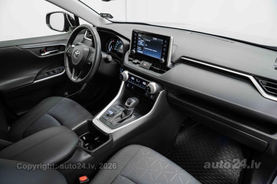 Pelēks Toyota RAV4 2022 Tallina, ar dzinēja tilpumu 2.00 L un nobraukumu 50 tūkst. km par 28500 €, foto 8 vietnē AUTOMOTO.COM.LV
