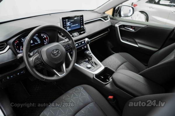 Pelēks Toyota RAV4 2022 Tallina, ar dzinēja tilpumu 2.00 L un nobraukumu 50 tūkst. km par 28500 €, foto 8 vietnē AUTOMOTO.COM.LV
