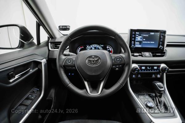 Pelēks Toyota RAV4 2022 Tallina, ar dzinēja tilpumu 2.00 L un nobraukumu 50 tūkst. km par 28500 €, foto 10 vietnē AUTOMOTO.COM.LV