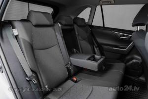 Pelēks Toyota RAV4 2022 Tallina, ar dzinēja tilpumu 2.00 L un nobraukumu 50 tūkst. km par 28500 €, foto 14 vietnē AUTOMOTO.COM.LV