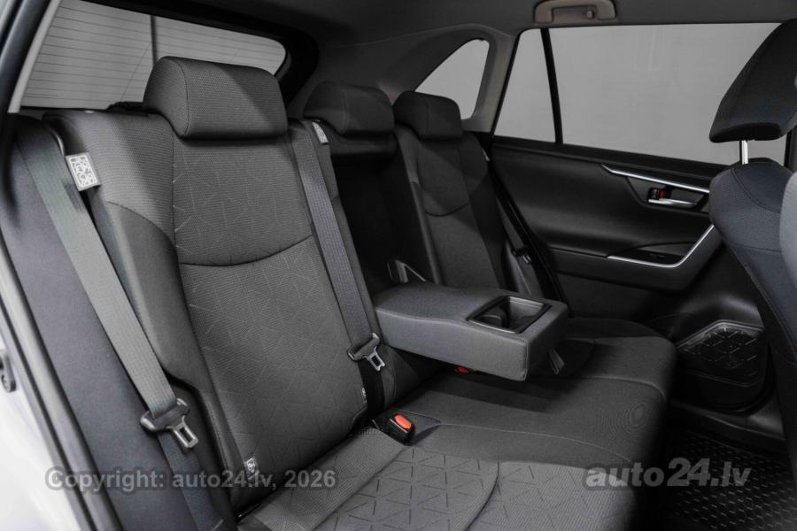 Pelēks Toyota RAV4 2022 Tallina, ar dzinēja tilpumu 2.00 L un nobraukumu 50 tūkst. km par 28500 €, foto 14 vietnē AUTOMOTO.COM.LV