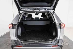 Pelēks Toyota RAV4 2022 Tallina, ar dzinēja tilpumu 2.00 L un nobraukumu 50 tūkst. km par 28500 €, foto 16 vietnē AUTOMOTO.COM.LV