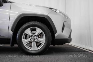 Pelēks Toyota RAV4 2022 Tallina, ar dzinēja tilpumu 2.00 L un nobraukumu 50 tūkst. km par 28500 €, foto 17 vietnē AUTOMOTO.COM.LV
