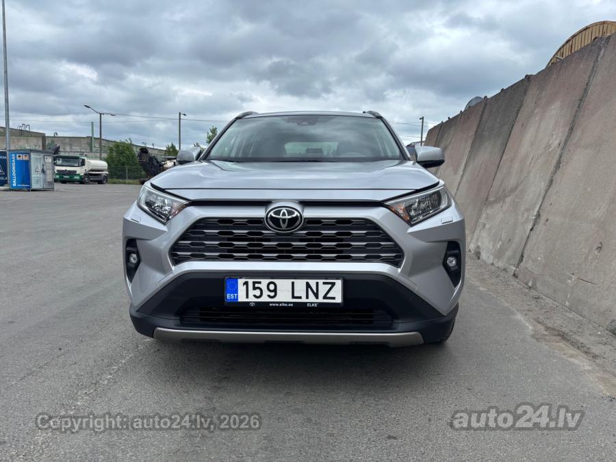 Pelēks Toyota RAV4 2022 Tallina, ar dzinēja tilpumu 2.00 L un nobraukumu 87 tūkst. km par 22800 €, foto 1 vietnē AUTOMOTO.COM.LV