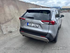 Pelēks Toyota RAV4 2022 Tallina, ar dzinēja tilpumu 2.00 L un nobraukumu 87 tūkst. km par 22800 €, foto 3 vietnē AUTOMOTO.COM.LV