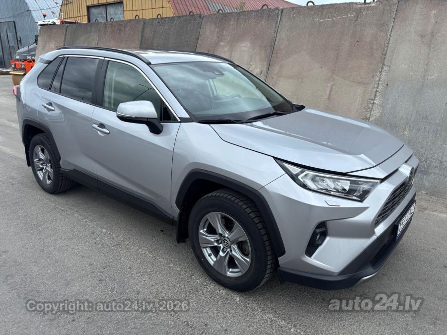 Pelēks Toyota RAV4 2022 Tallina, ar dzinēja tilpumu 2.00 L un nobraukumu 87 tūkst. km par 22800 €, foto 4 vietnē AUTOMOTO.COM.LV